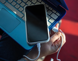 Recharger son PC portable sans chargeur- Le Blog de Kiatoo